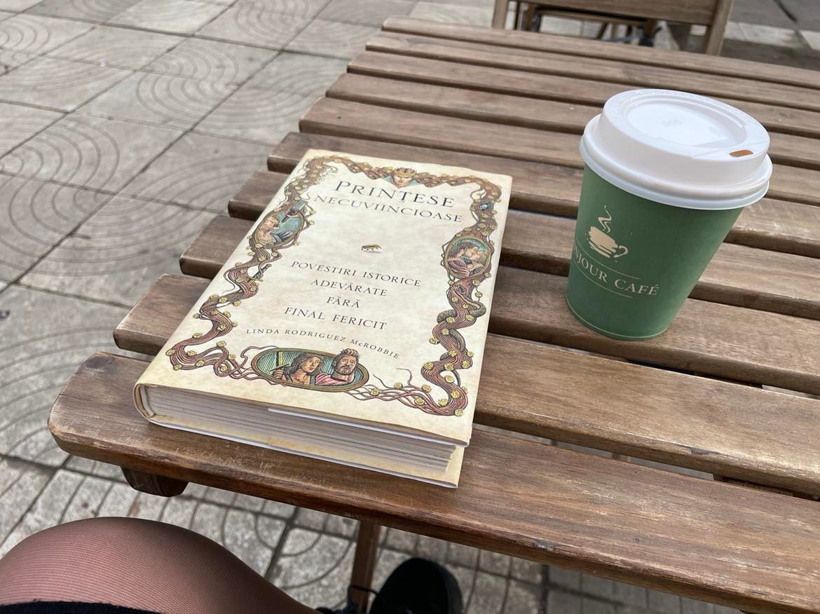 Recenzie „Prințese Necuviincioase”, de Linda Rodriguez McRobbie